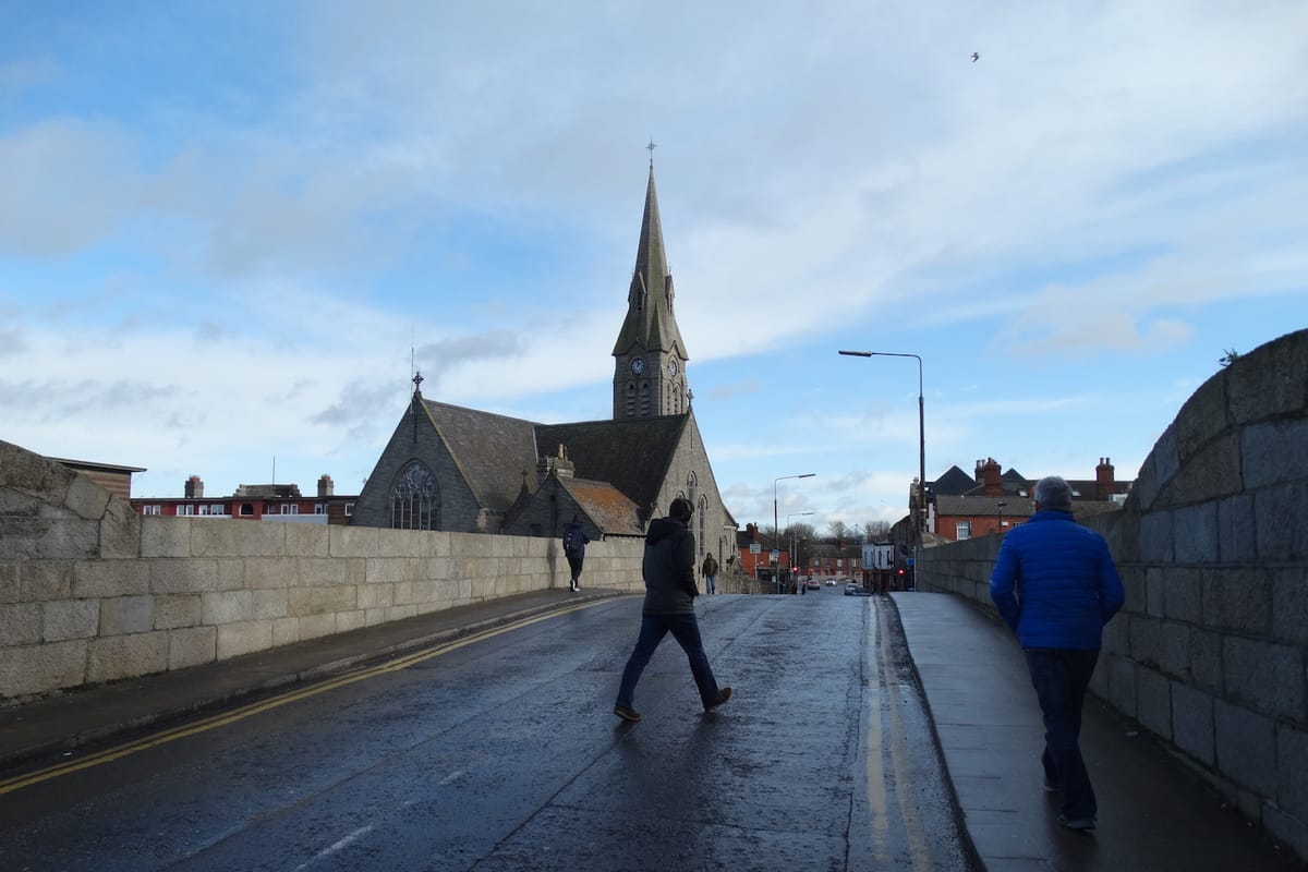 In Ringsend, a pall-bearer carries on a local tradition - Dublin Inquirer